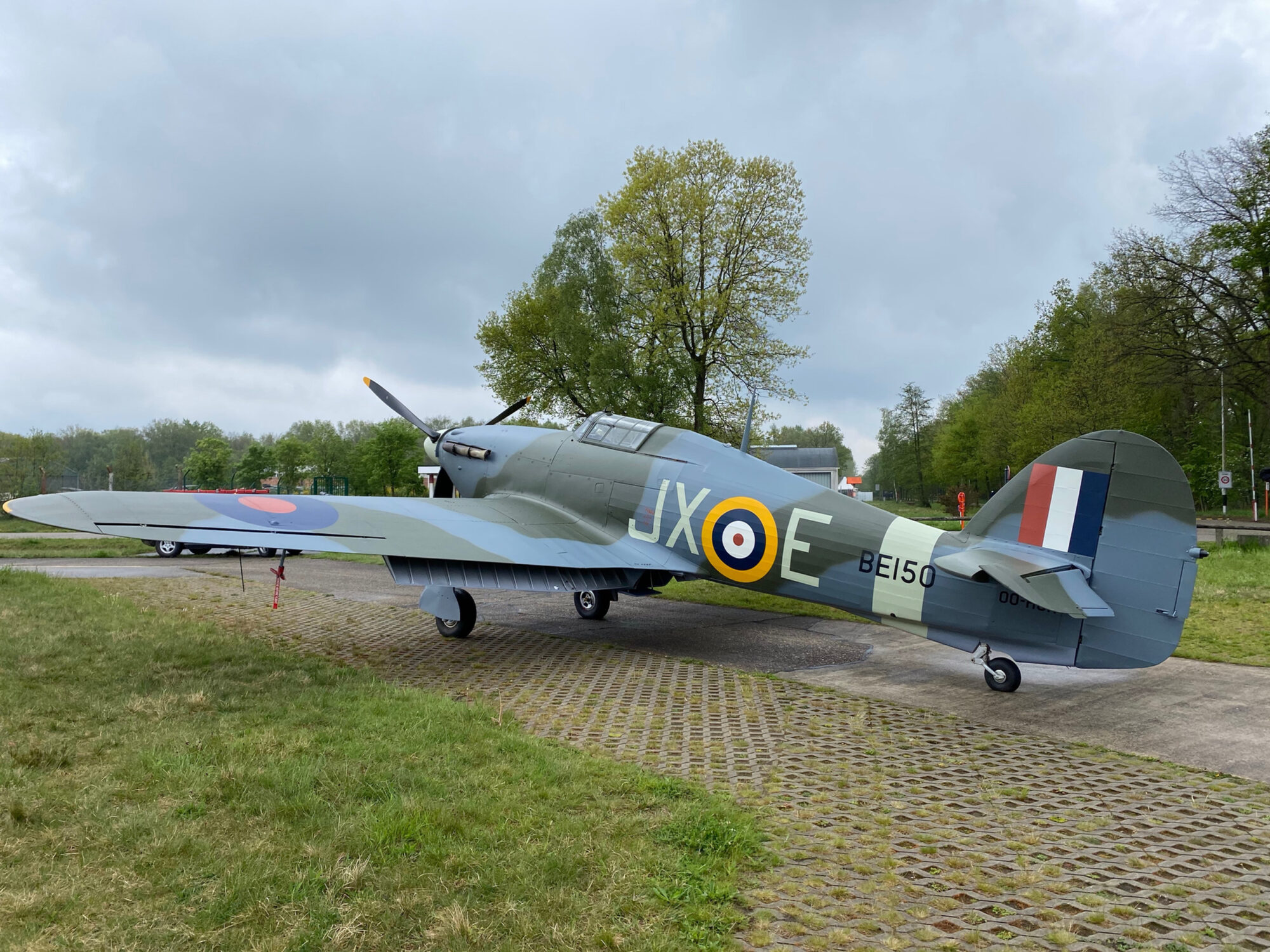 Nouvelles couleurs pour le Hurricane Mk IV KZ321 – L’Echarpe Blanche